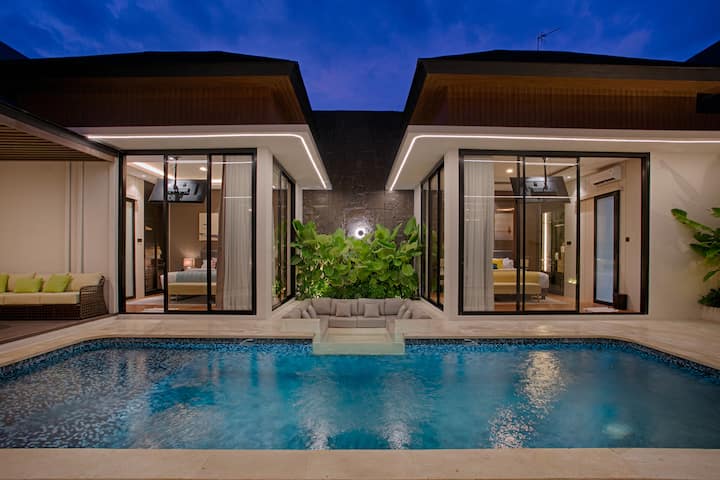 Luxury 3br Villa Heart Of Seminyak Butler Service - Australia