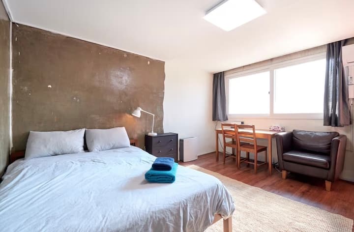 Bright, Airy Itaewon Rooftop, 10 Min To Myeongdong - Seoul