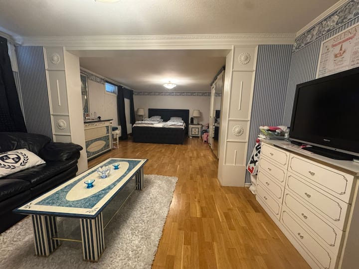 Trevligt Boende Med Trädgård - Rosersberg