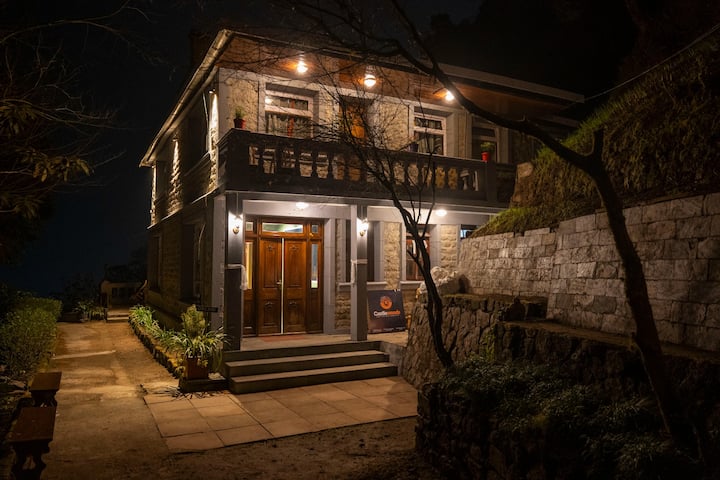 Deluxe Room At Trippers Castlewoods In Darjeeling - Darjeeling