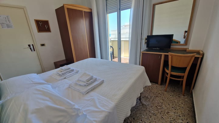 Camera Matrimoniale Vista Mare Laterale - Rimini