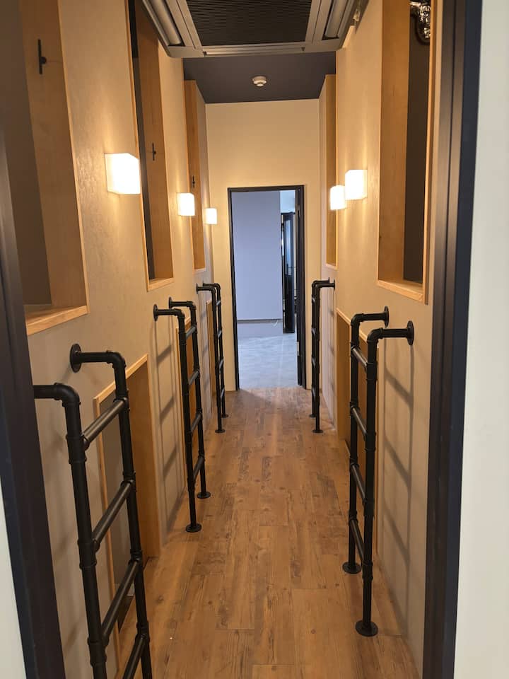 ３階 ドミトリーエリア
男性専用
1寝室 朝食付き - Hiroshima, Japan