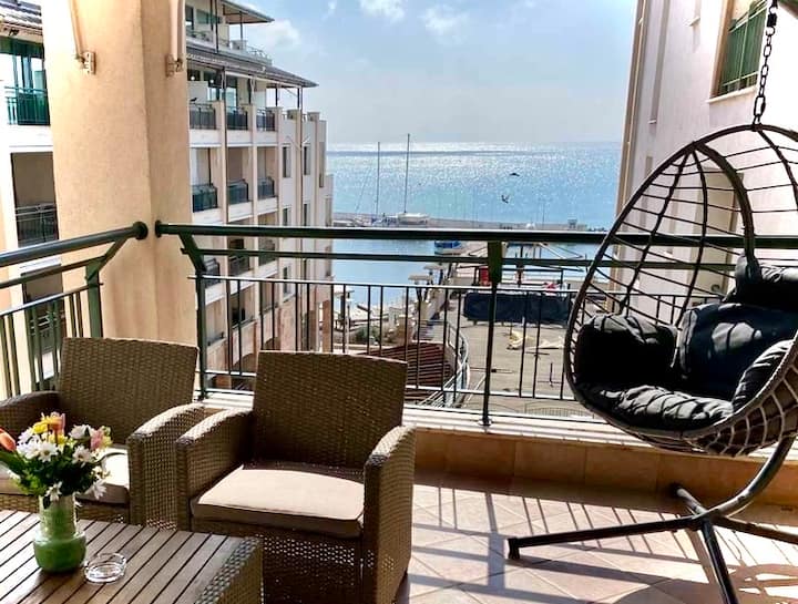 Deep Blue Horizon  Studio By The  Sea - Balčik