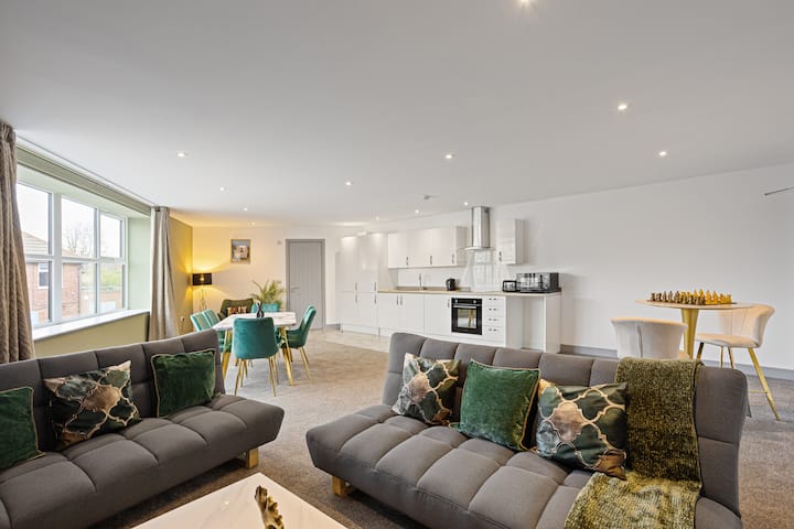 Huge & Stylish Apt Near Historic York - 3 Beds - York