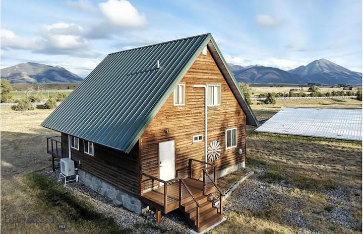 Cozy Mountain Cabin Along Yellowstone River - Emigrant, MT