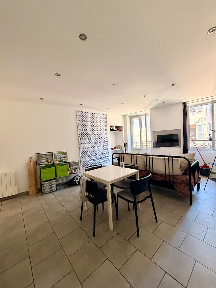 Centre-ville, Cet Appartement De Type T2 - Embrun