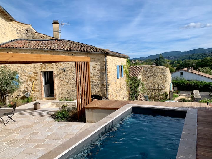 Ancienne Poterie Et Son Bassin - Salavas