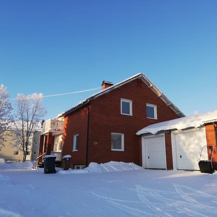 Helt Hus Med Stor Parkering - Kiruna