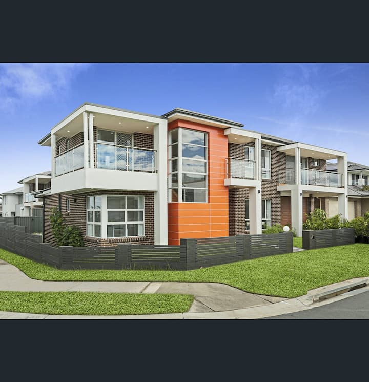 Spacious 4br Home + Office | Family Friendly - Camden