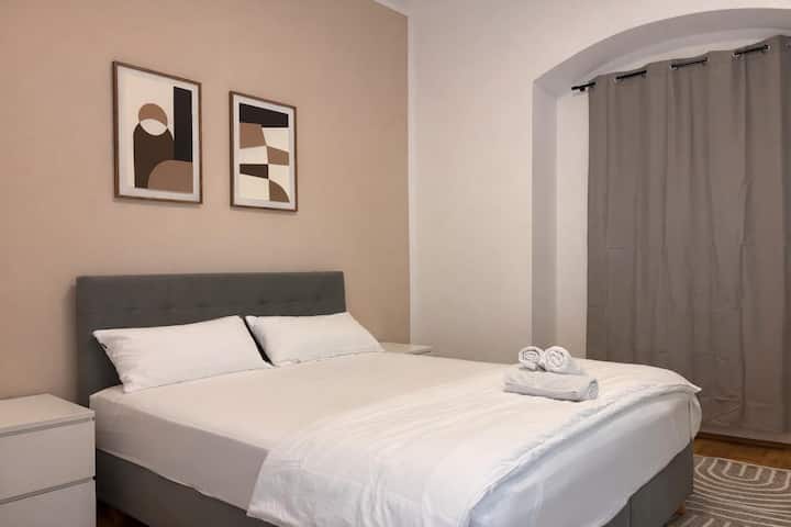 Elegant Danube Retreat | 2-min Walk To The River - Linz