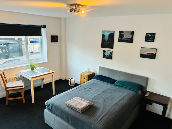 Compact Studio With Private Bathroom - Epsom