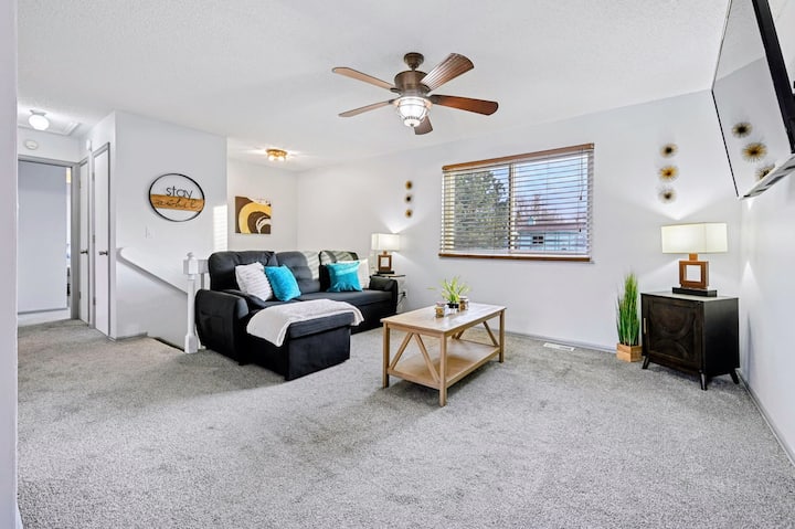 Cozy Retreat W/fireplace Minutes To Downtown - Colorado Springs, CO