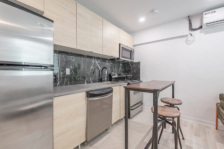 Stylish 3br Haven In The Heart Of Plateau - Montreal