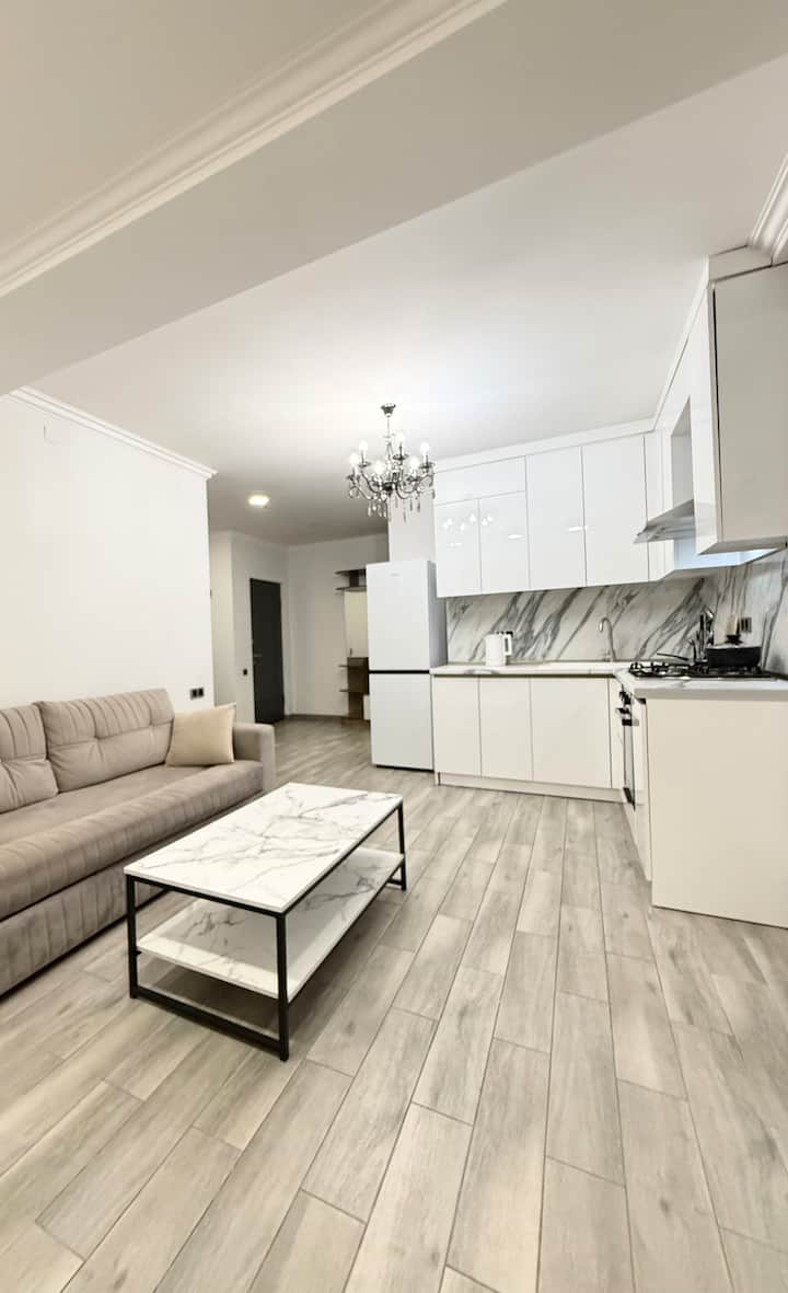 Apartment In A 5-minute Walk From Republic Square - Ereván