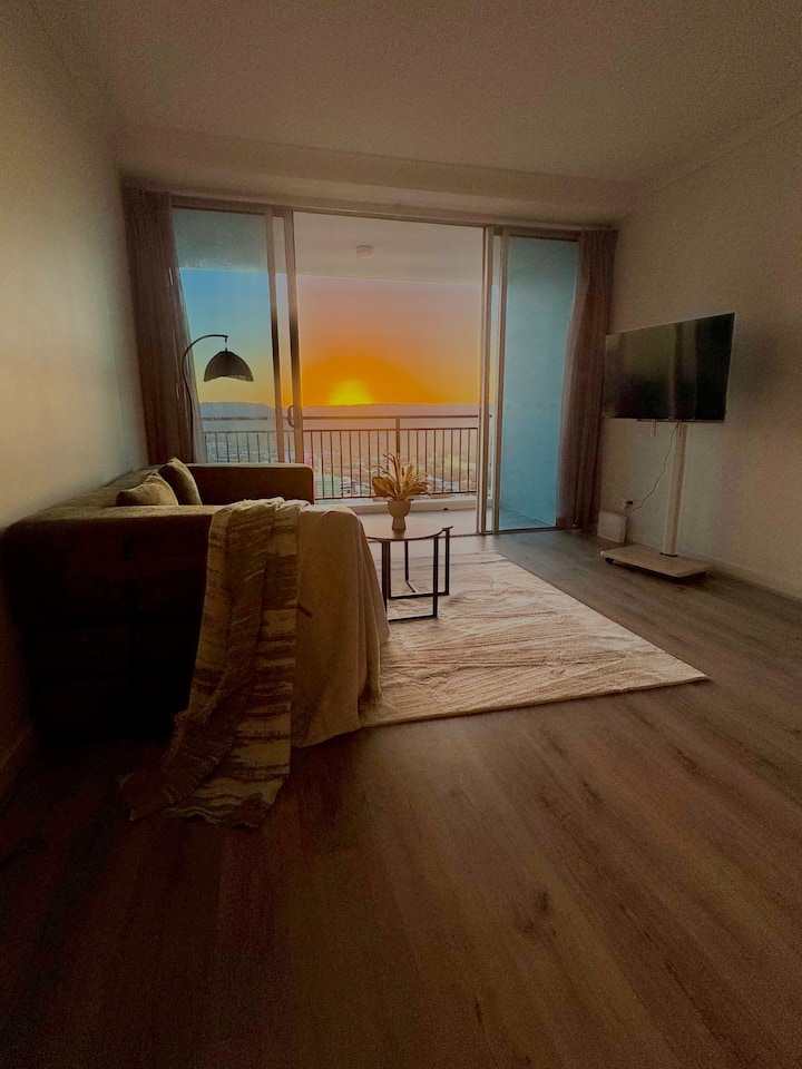 Level 35 High-rise Apartment | Sunset Views - Gold Coast