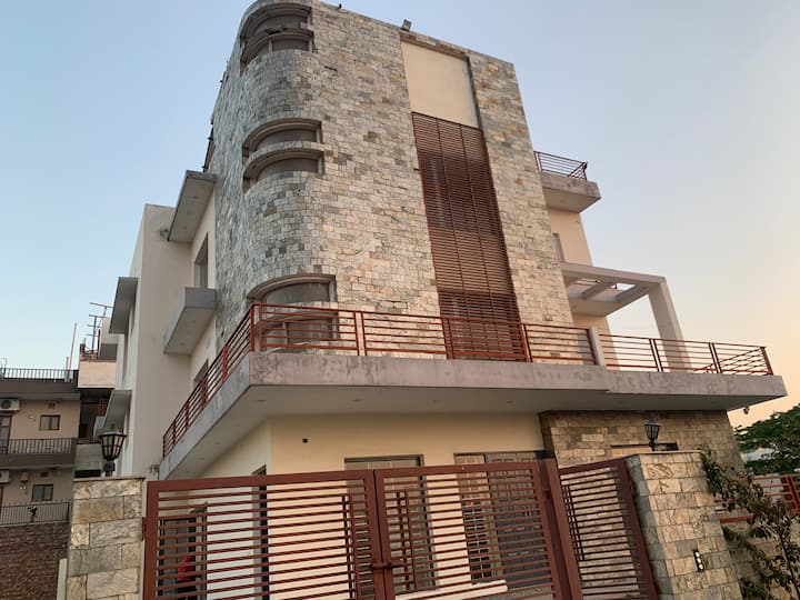 Independent Villa 4 Bhk - Sahibzada Ajit Singh Nagar