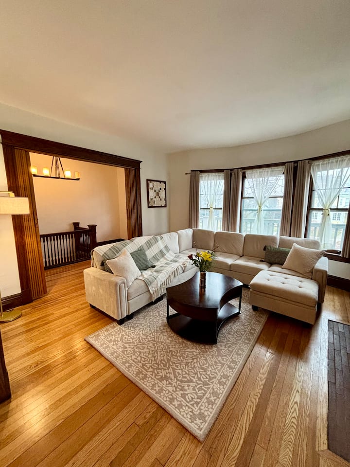 Historic Charm Meets Modern Comfort On Linwood - バッファロー, NY