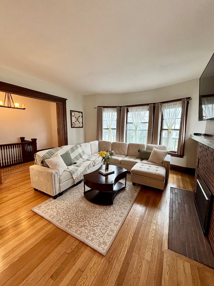 Historic Charm Meets Modern Comfort On Linwood - 버펄로