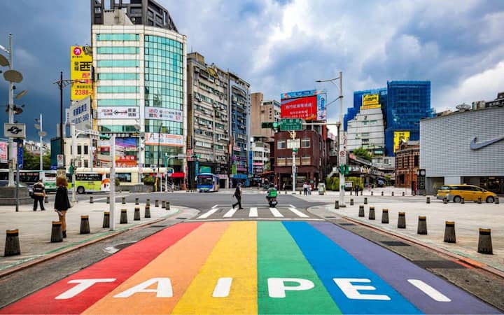 5-min Walk To Ximending/entire Home/8 Rooms - Taipei