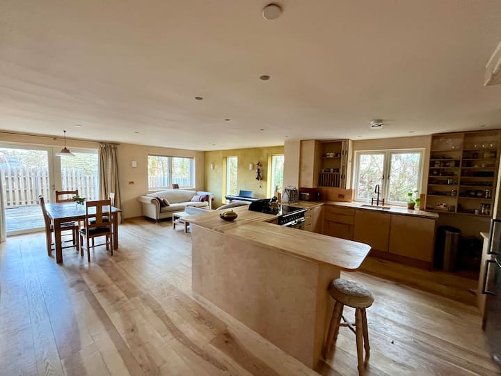 Spacious Dartington Eco Home, Yoga
Studio & Sauna - Totnes