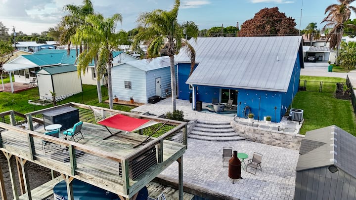 Taylor Creek Isles Cottage | Lake Access + Deck - The Bahamas