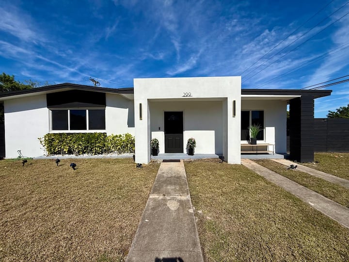 Comfortable House 3 Beds, 2 Baths. Pool And Patio - Deerfield Beach, FL