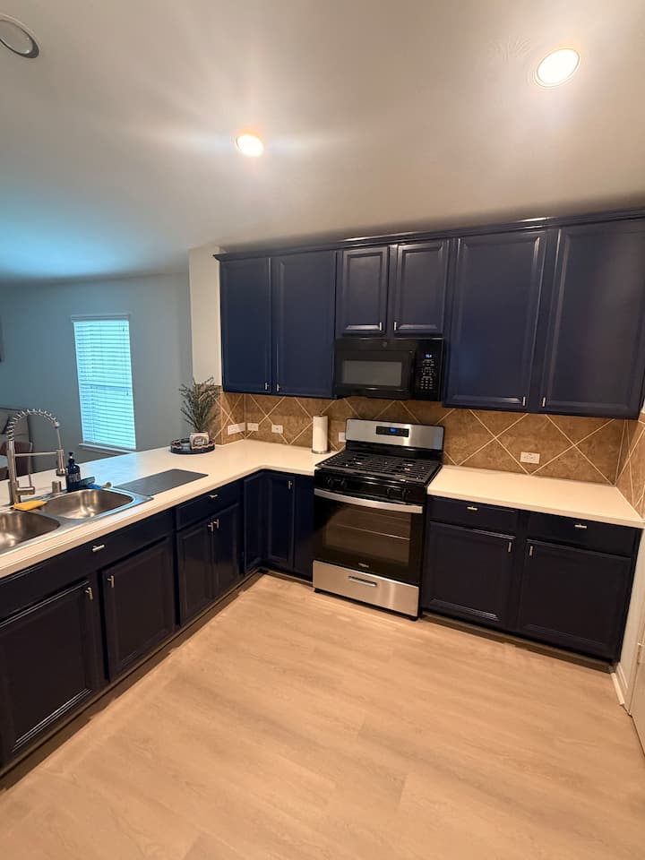 4br/ Upstairs Loft/ 2ba 15 Min To Nrg & Med Center - Pearland, TX