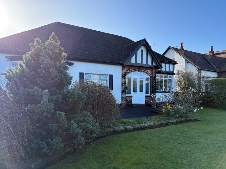 Luxury Bungalow! Walk To Royal Birkdale Open Golf! - Southport