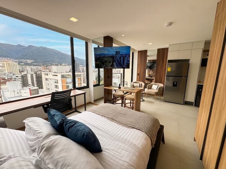 Modern Bellavista Studio With Fast Wifi & Parking - Quito