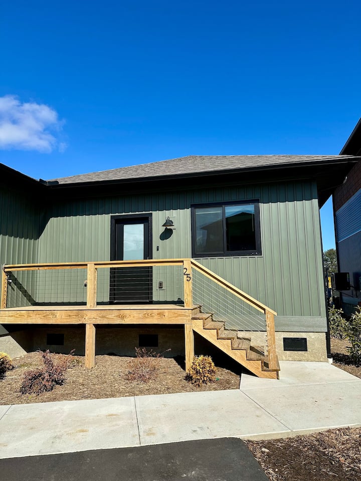 The Luxe Lily Pad - Waynesville, NC