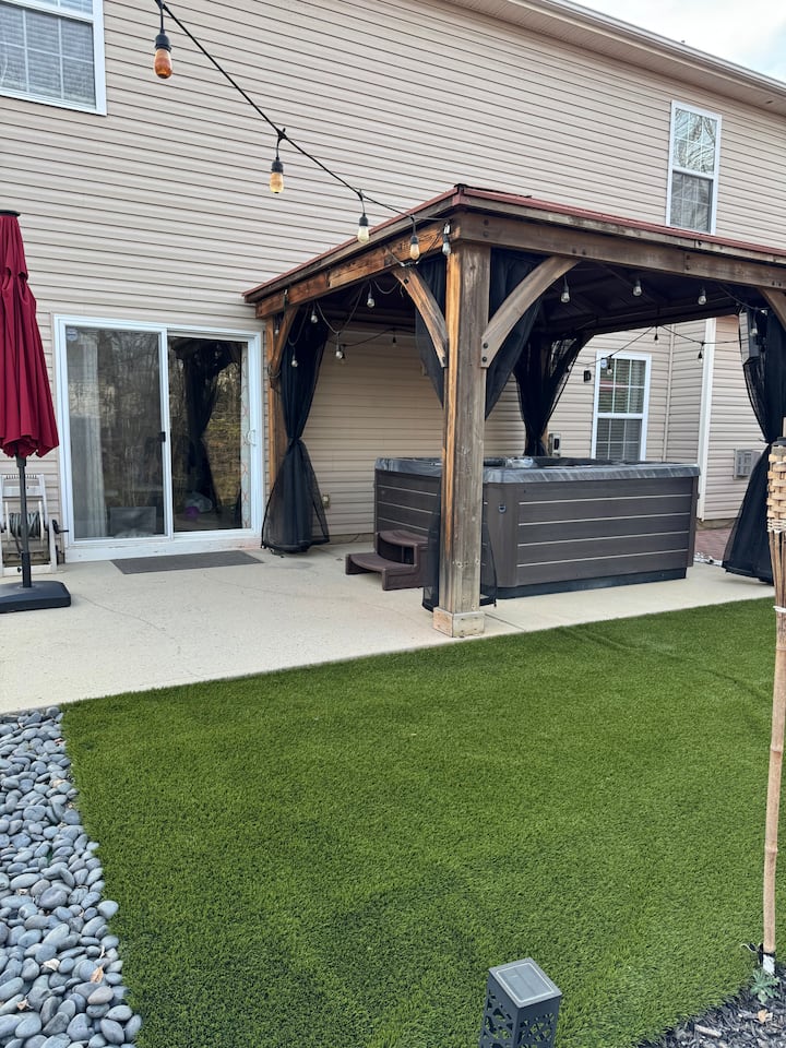 Spacious Retreat For 14 | Hot Tub, Fire Pit, Pool - Concord, NC