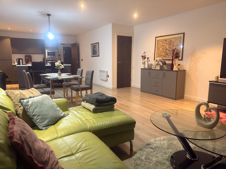 Contractor Base,2bed,parking, Wi-fi, City Centre - Leeds Bradford Airport (LBA)