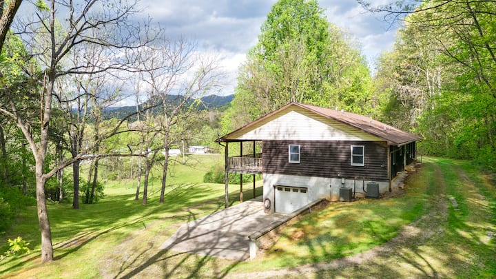 Partridge Place Hideaway - Upper Unit - Cherokee, NC