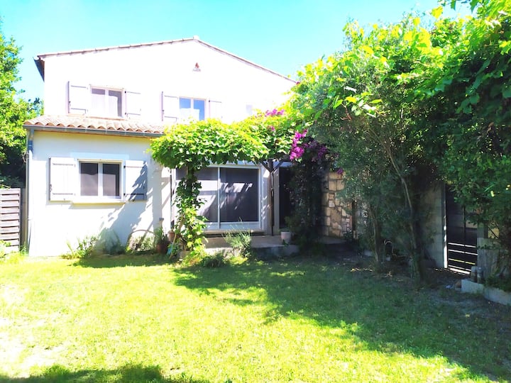 Maison Au Coeur D'un Petit Village De Camargue - Arles, France