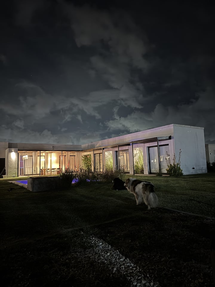 Casa Con Pileta En Barrio San Sebastián - Campana