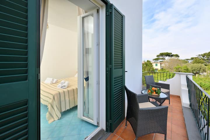 Zaffiro Studio | Balcony & Kitchen Near Porto - Ischia