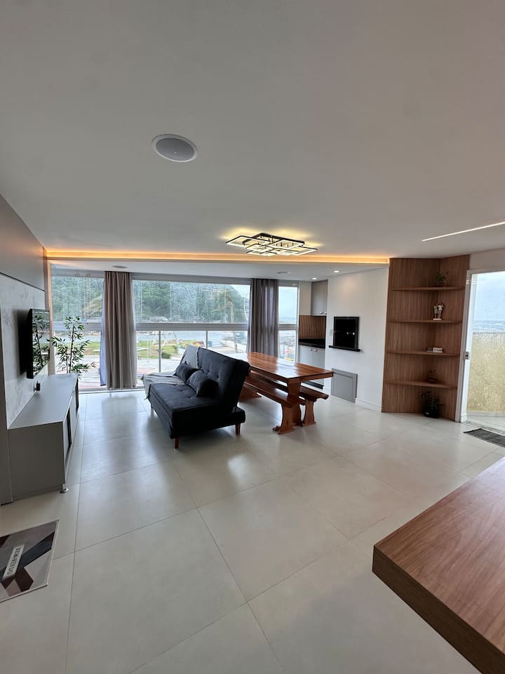 Frente Mar 3 Suítes, 8 Pessoas - Navegantes