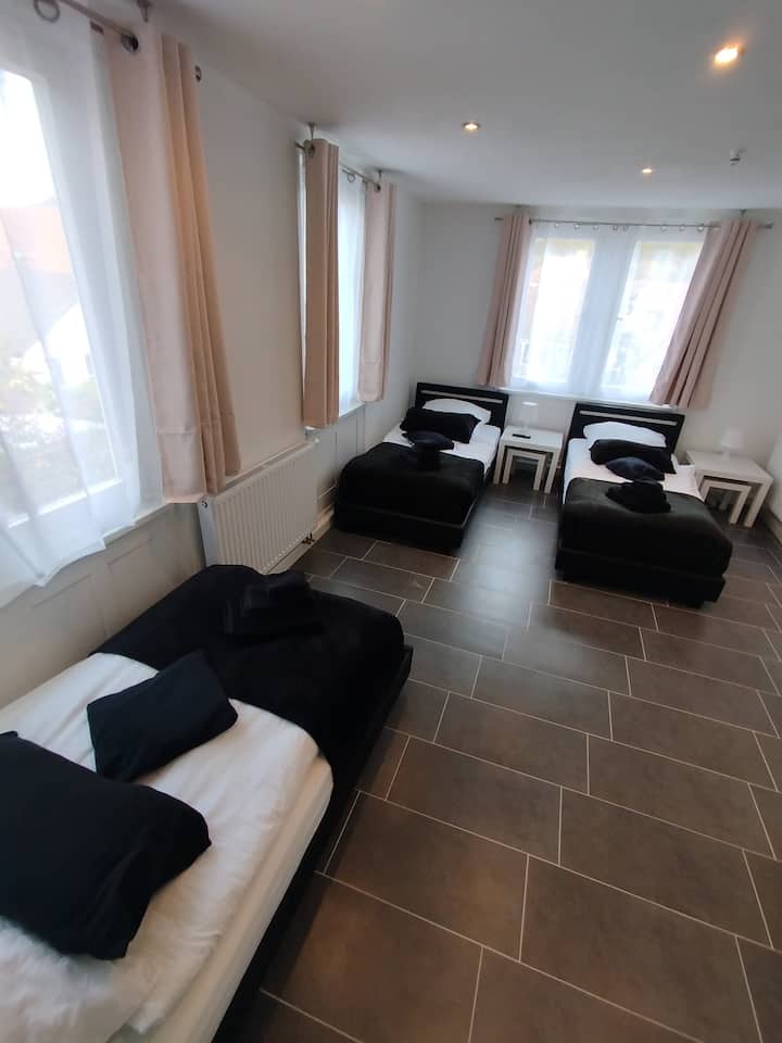 3-zim-apartment Am Marktplatz, 8 Einzelbetten - Neubulach