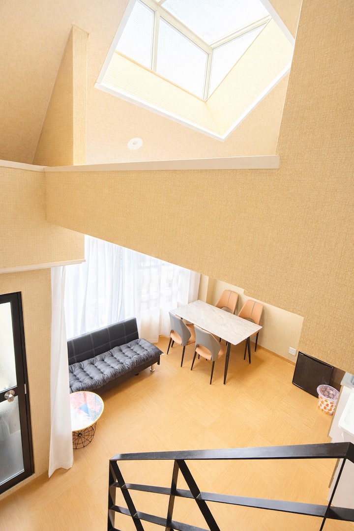 大阪Loft大空间民宿｜两房一厅｜2-7人入住｜近难波｜大阳台｜欢迎长租大优惠 - Japan