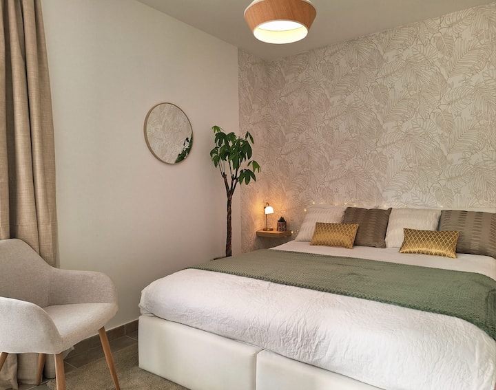 Chambre"cocon De Sérénité"
Plages & Centre à Pieds - Le Lavandou