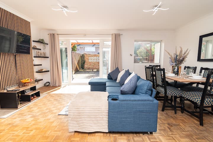 Spacious 3br Home | Parking | Near Sandbanks Beach - Bournemouth