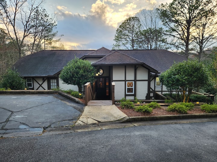 The Mountain G.o.a.t.|game Room|pool + Pickleball - Helen, GA