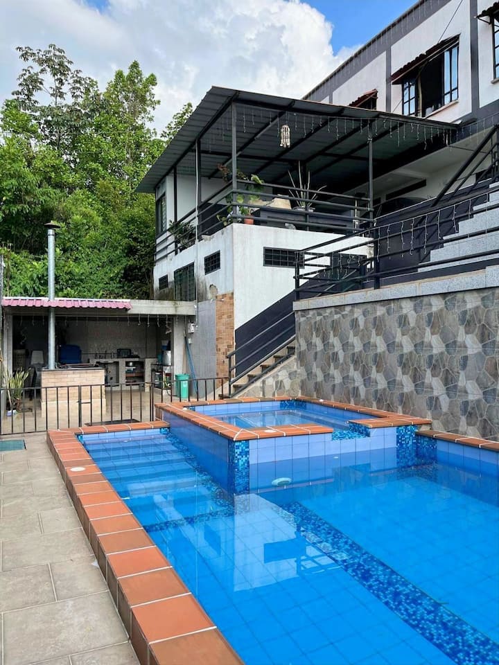 Hermoso Apto A 5 Min Del Centro + Piscina Privada - Armenia, Colombia