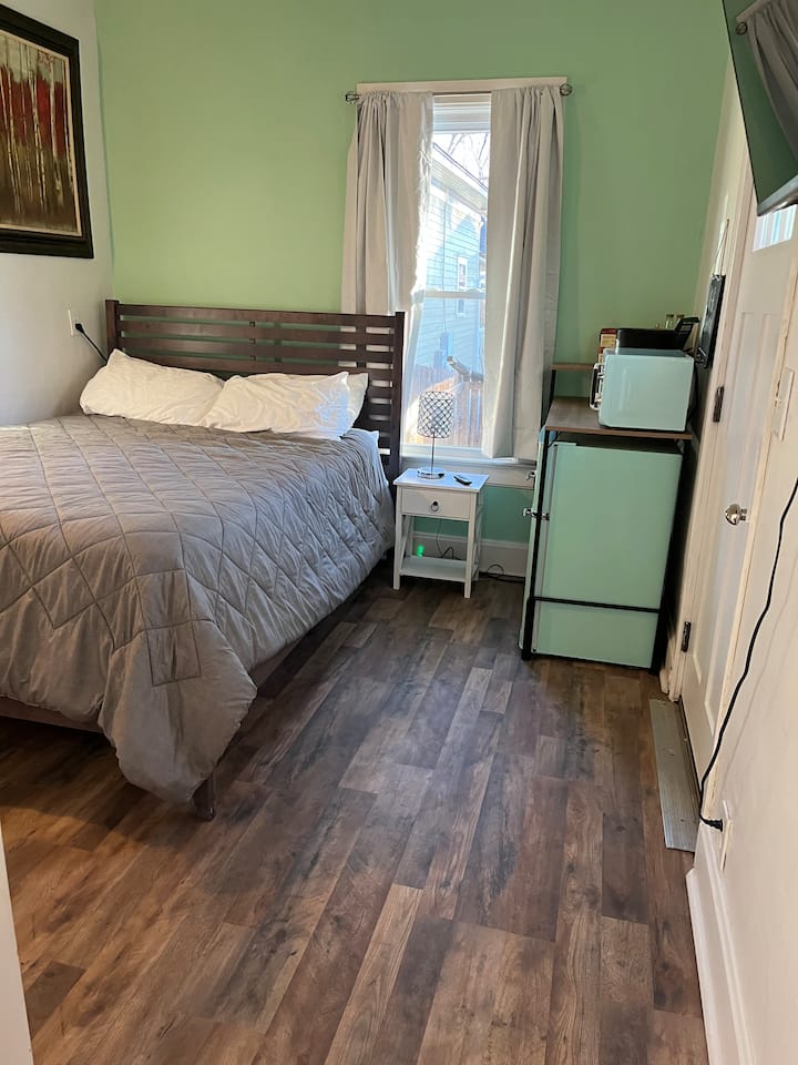 Cozy, Sunny Studio In Old Town Longmont - Longmont, CO