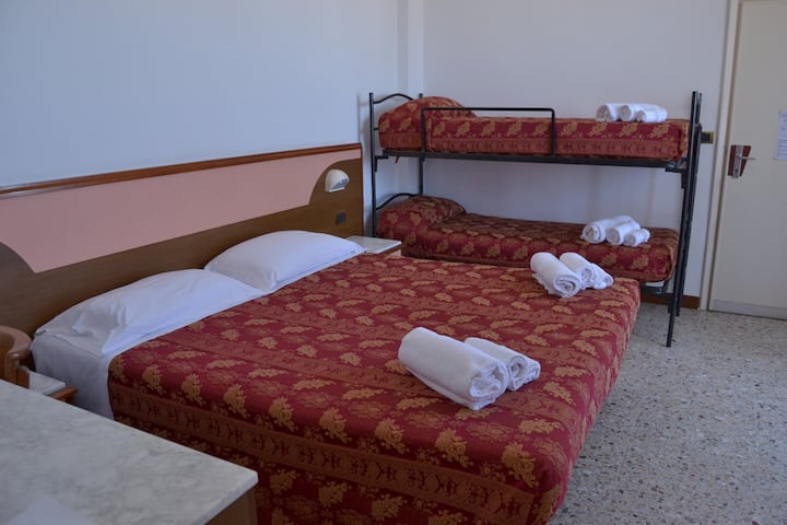 Camera Quadrupla Vista Mare Frontale - Rimini