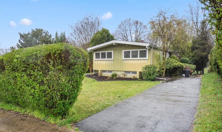 Entire Home - Pikesville - Fenced Backyard - Owings Mills, MD