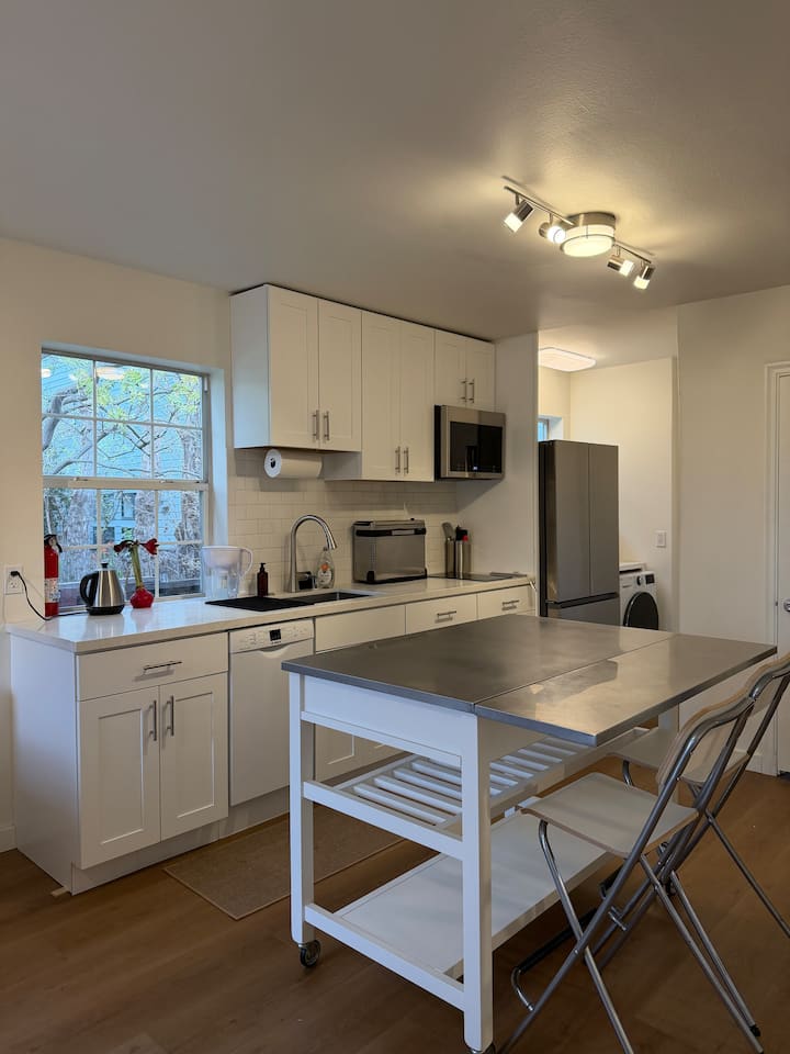 Modern Newly Renovated Cottage With Edible Garden - Berkeley, CA