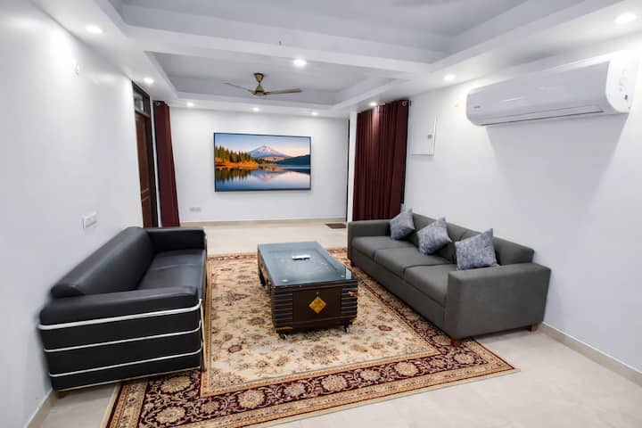 Luxury 2bhk Apartment In Saket Metro - Delhi