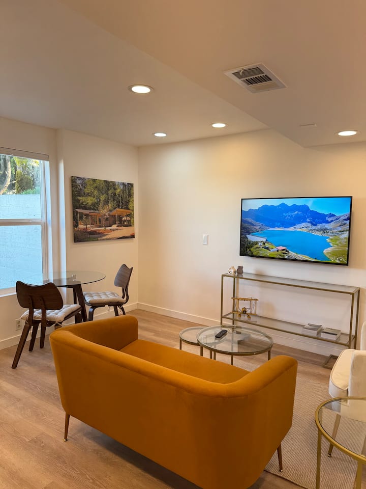 Horizon View 
Guest Suite - Bellevue, WA