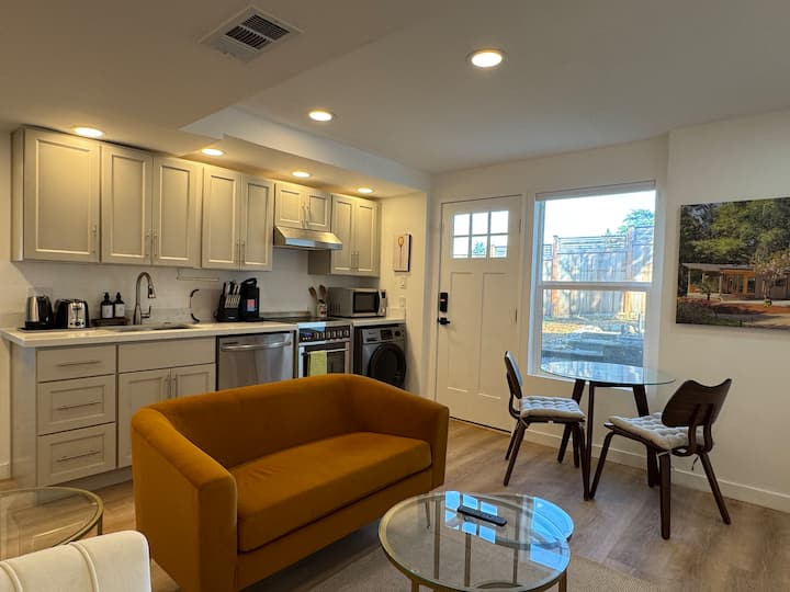 Horizon View 
Guest Suite - Bellevue, WA